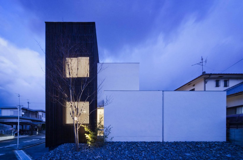 HOUSE WITH A LOUVER TOWER :: マニエラ建築設計事務所