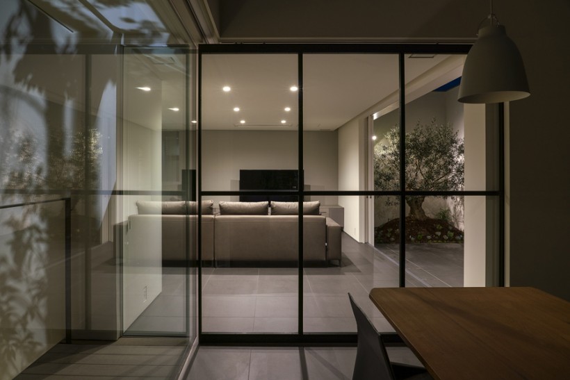 Flaot Cube マニエラ建築設計事務所